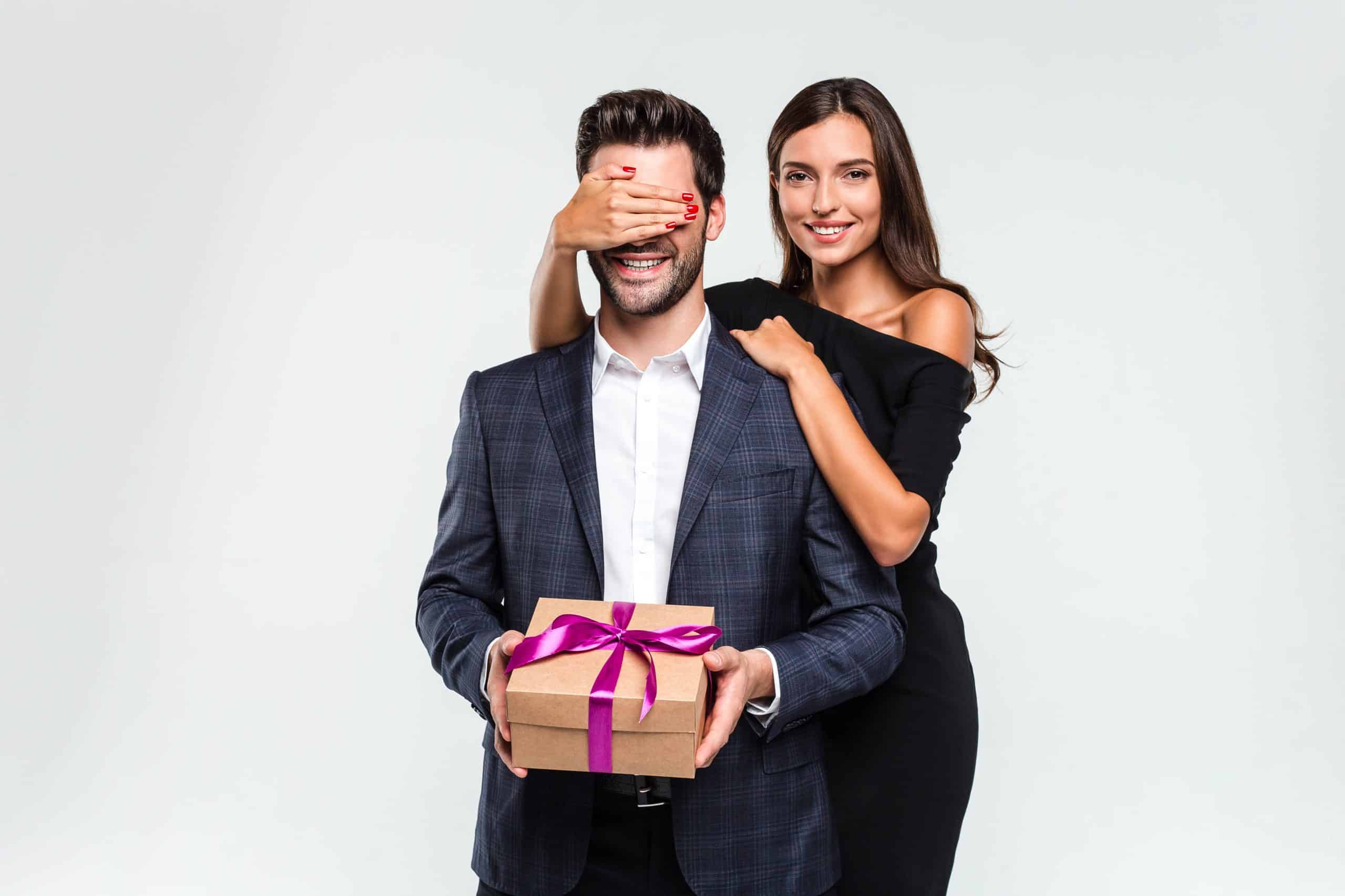 5 Tips For Buying Men Gifts - ThingsMenBuy.com