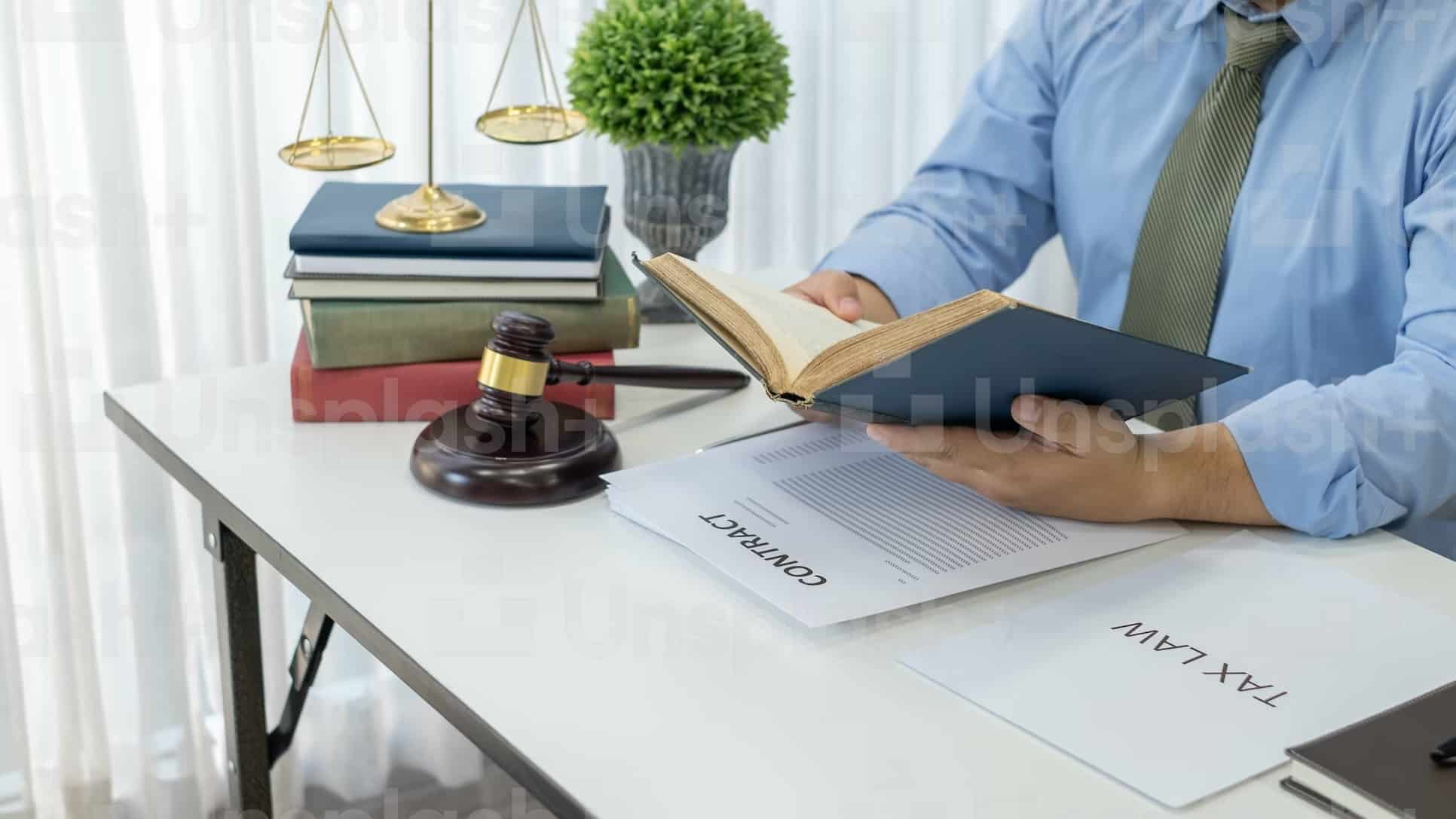 When Do You Need To Call A Lawyer? - ThingsMenBuy.com